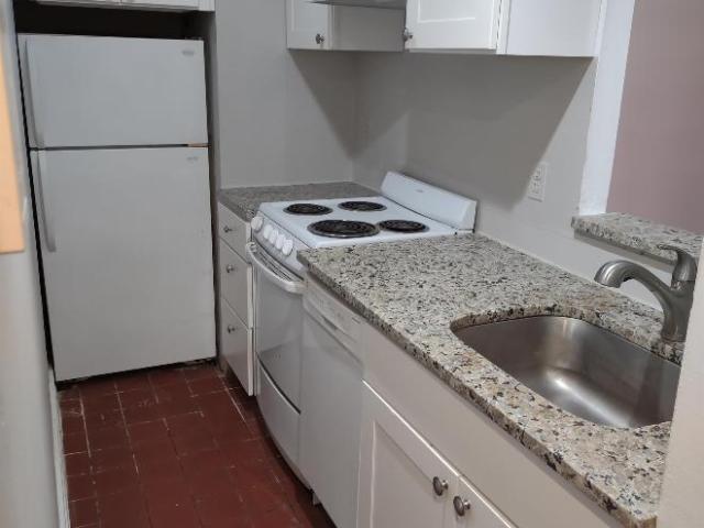1 Br, 1 bath, Apartment 1321 Spruce Street