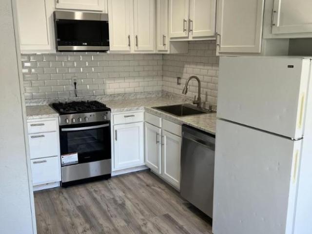 1 Br, 1 bath, Other 1350 North Moline Street