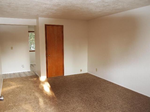 1 Br, 1 bath, Other 1375 W 8th Avenue