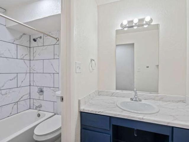 1 Br, 1 bath, Apartment 1377 1397 Laredo St / 16415 14th Pl