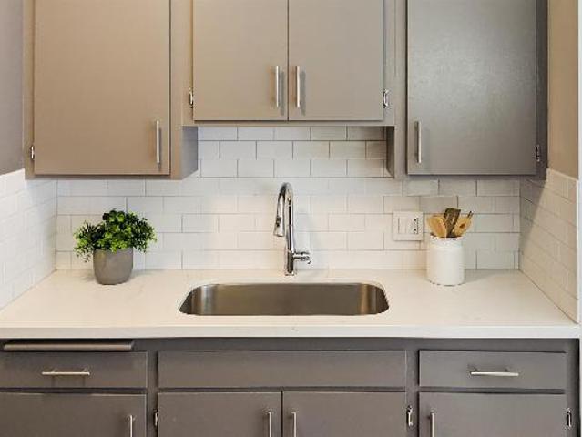 1 Br, 1 bath, Other 1626 Armacost Ave