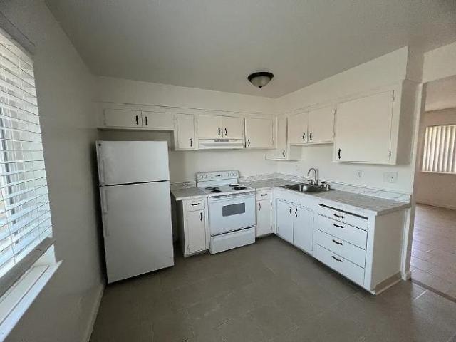 2 Br, 1 bath, Apartment 1860 Ethan Way