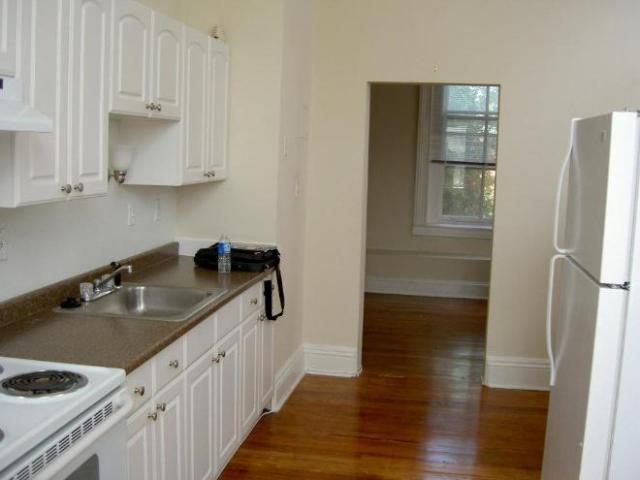 1 Br, 1 bath, Apartment 1901 East Lombard Street