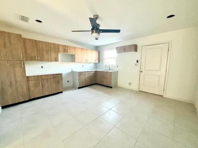 1 Br, 1 bath, Other 2010 Graham Avenue