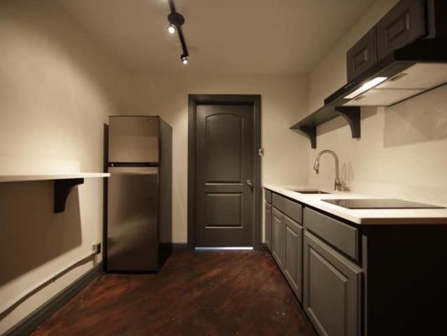 1 Br, 1 bath, Other 201 S Chaparral St