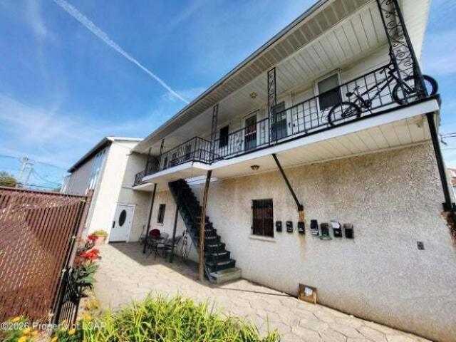 1 Br, 1 bath, Apartment 208 Wyoming Avenue