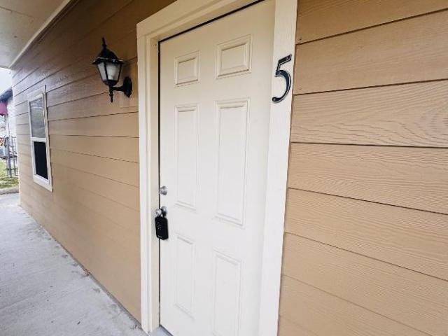1 Br, 1 bath, Apartment 2094 Texas Ave