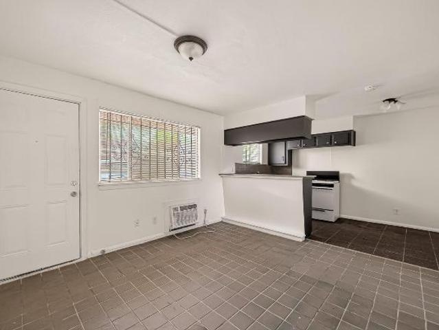 1 Br, 1 bath, Other 2708 Oakcliff Street