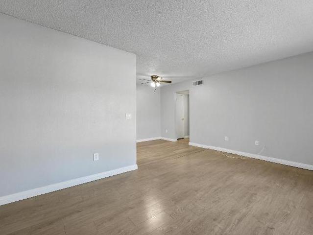 1 Br, 1 bath, Apartment 2910 2970 Canyon Crest Dr & 770 790 Prescott Way
