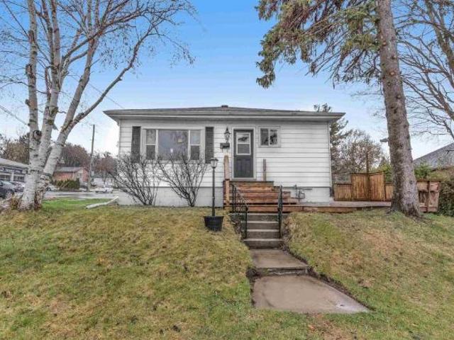 1 Br, 1 bath, Other 2 Howard Crescent