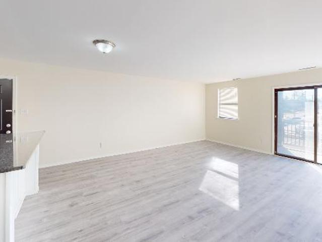 1 Br, 1 bath, Apartment 300 Broadway