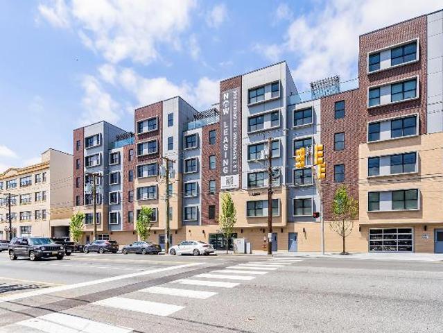 1 Br, 1 bath, Apartment 3443 John F Kennedy Boulevard