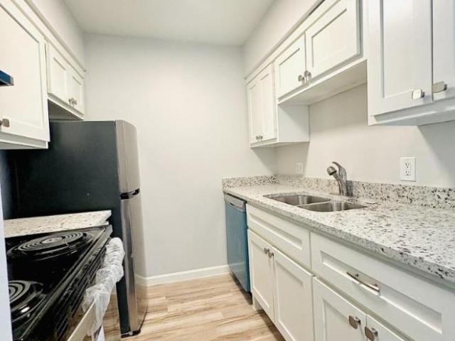 1 Br, 1 bath, Other 3500 Mockingbird