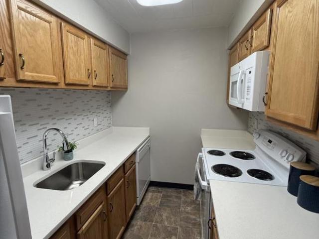 1 Br, 1 bath, Apartment 3910 3950 Old William Penn Highway