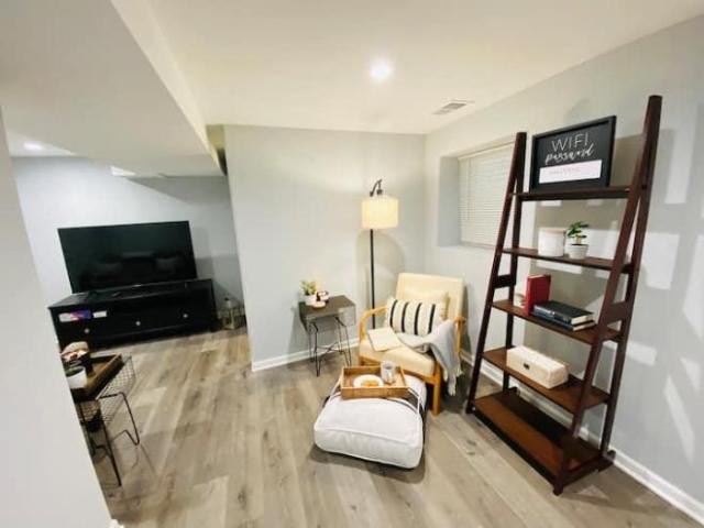 1 Br, 1 bath, Single Family Home 1040 N Central Park Ave