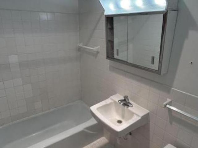 1 Br, 1 bath, Single Family Home 1500 10th Ave S