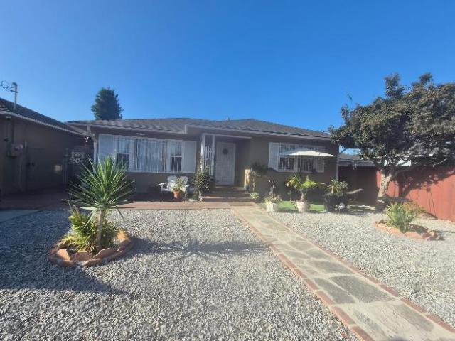 1 Br, 1 bath, Single Family 1454 W 139th St