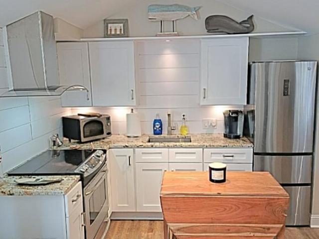 1 Br, 1 bath, Single Family 14949 Hook Hollow Rd