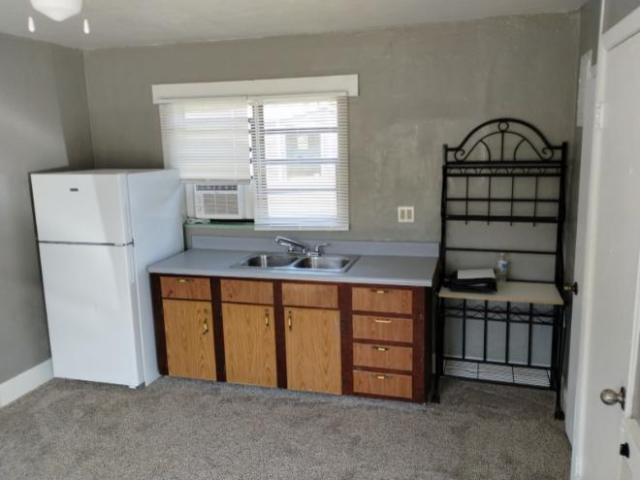 1 Br, 1 bath, Single Family 169 SE Camelot Loop