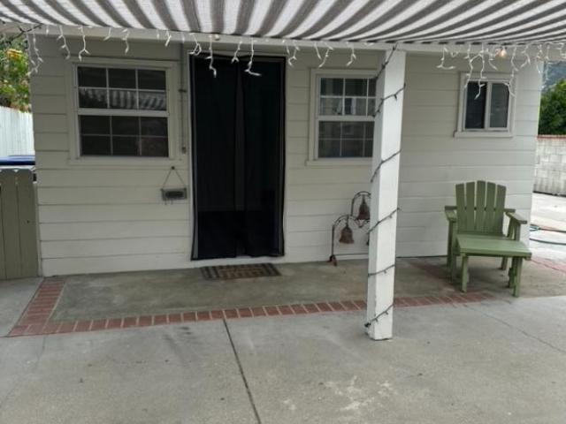 1 Br, 1 bath, Single Family 1908 W Riverside Dr