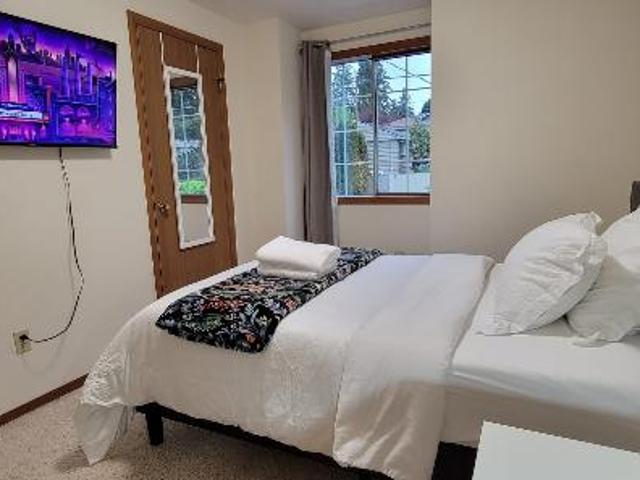 1 Br, 1 bath, Single Family 19925 Wallingford Ave N