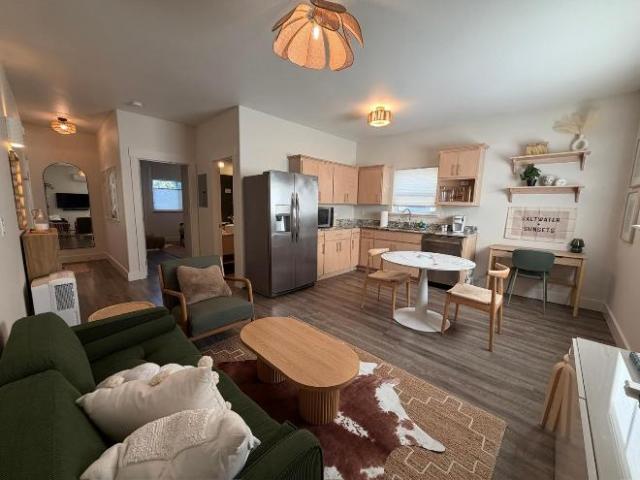 1 Br, 1 bath, Single Family 1012 SW 11th St