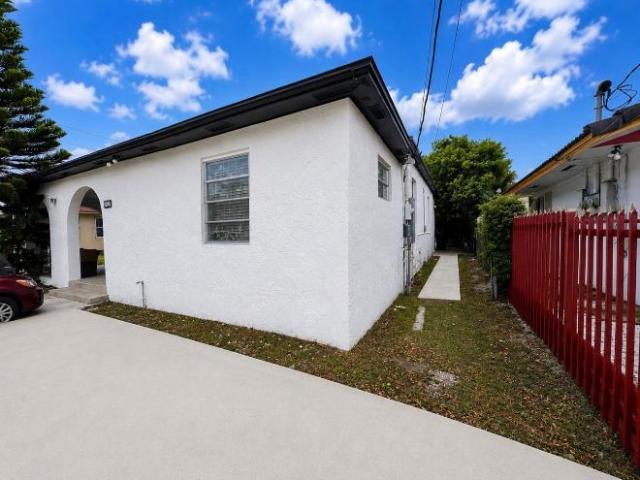 1 Br, 1 bath, Single Family 1041 NW 32 Pl