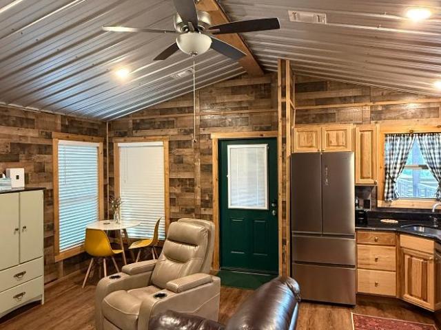 1 Br, 1 bath, Single Family 11135 W Cave Cir
