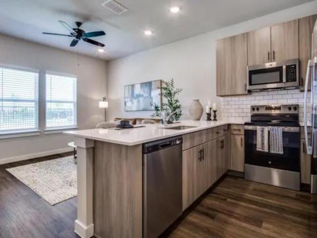 1 Br, 1 bath, Single Family 1127 Eloise Dr