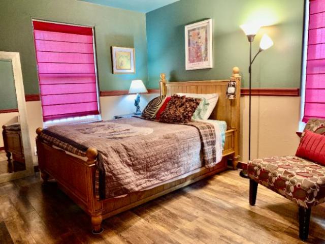 1 Br, 1 bath, Single Family 112 W Dooley Ln