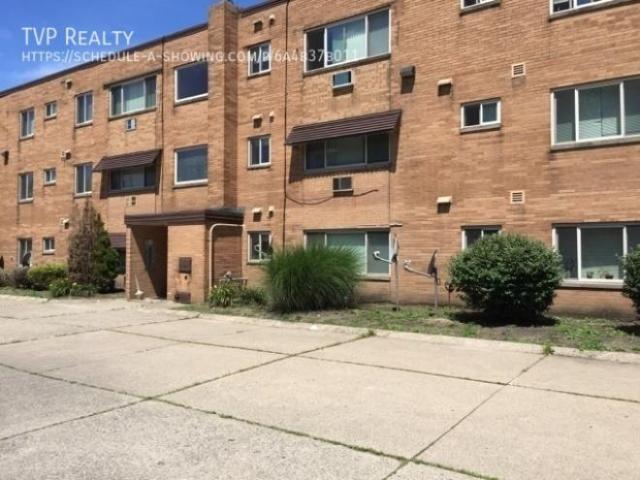 1 Br, 1 bath, Single Family 1140 Apt 3 East Erie Ave