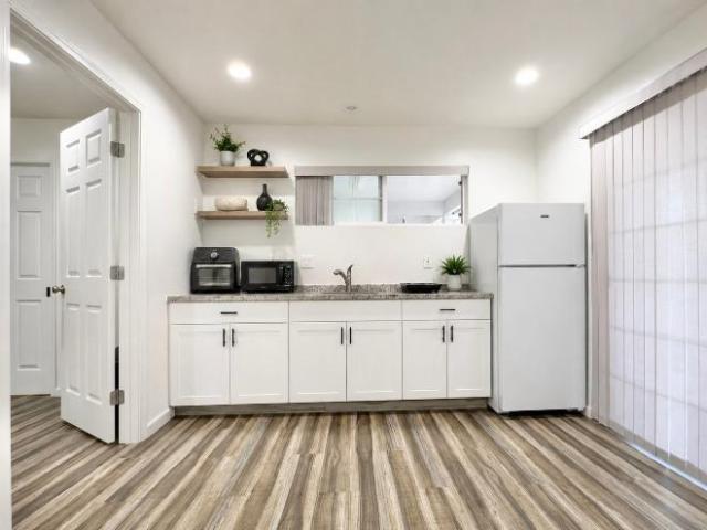 1 Br, 1 bath, Single Family 1141 Makaala Dr