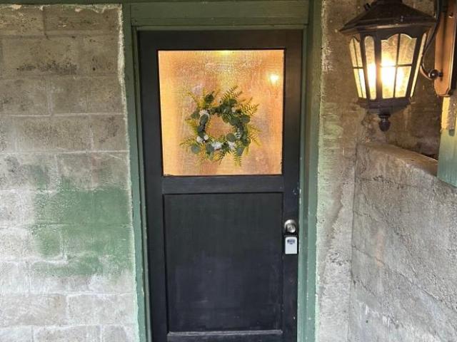 1 Br, 1 bath, Single Family 118 E 62nd St