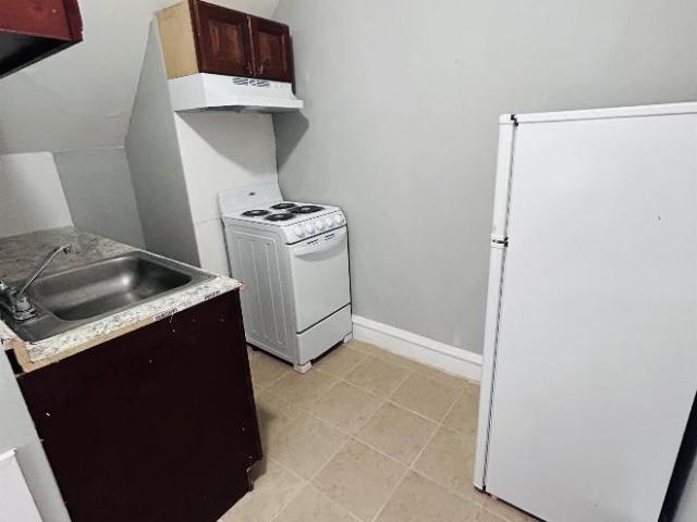 1 Br, 1 bath, Single Family 1221 Lindley Avenue