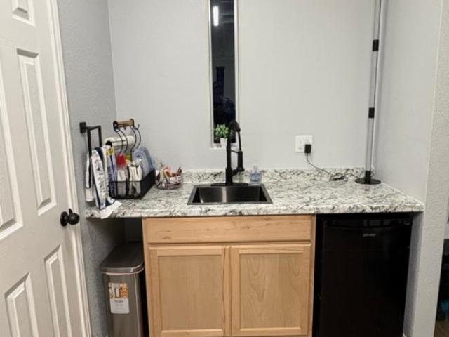 1 Br, 1 bath, Single Family 1281 Fcr