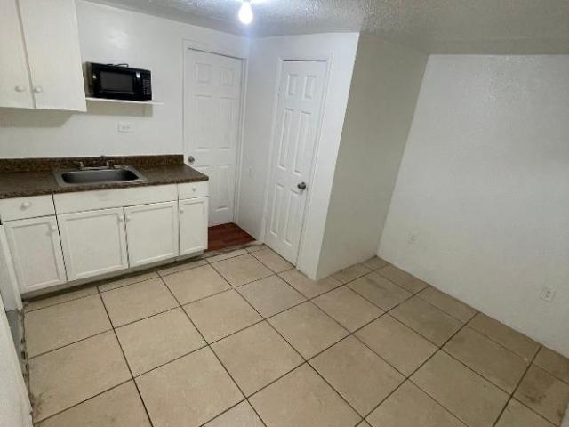 1 Br, 1 bath, Single Family 1331 SW 129th Ave