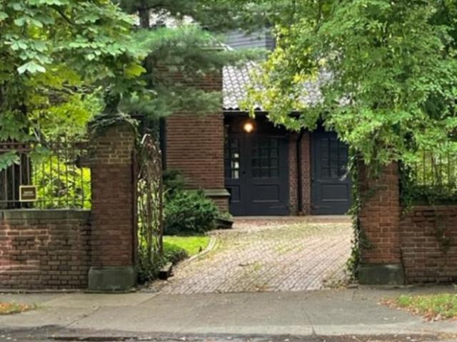 1 Br, 1 bath, Single Family 2420 Derbyshire Rd