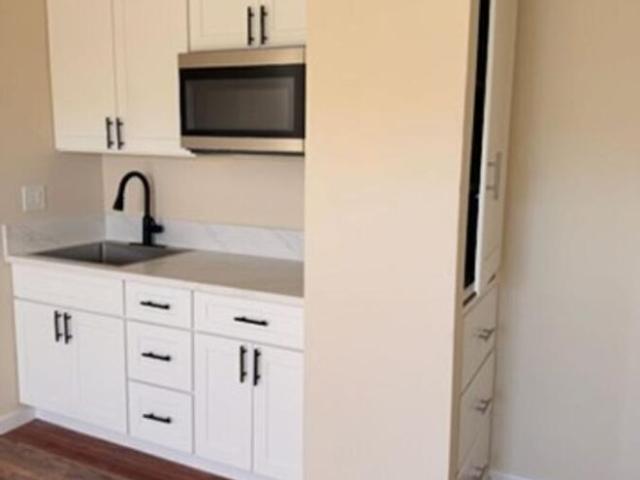 1 Br, 1 bath, Single Family 2441 W Repetto Ave