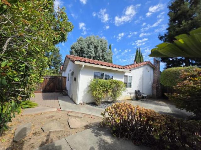 1 Br, 1 bath, Single Family 2455 Fallingtree Dr