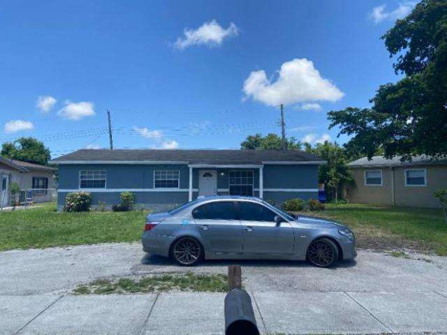1 Br, 1 bath, Single Family 2460 Nw 30th Way
