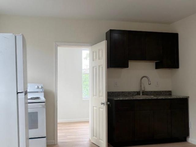 1 Br, 1 bath, Single Family 2740 Kensington Ave