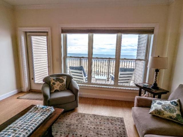 1 Br, 1 bath, Single Family 275 Ocean Blvd