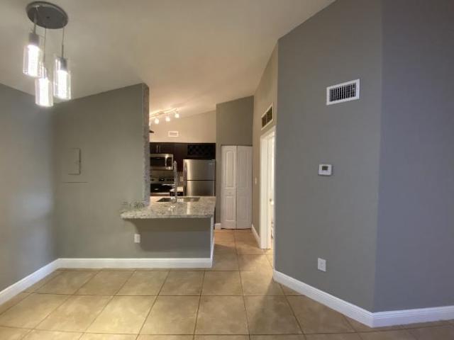 1 Br, 1 bath, Single Family 2803 North Oakland Forest