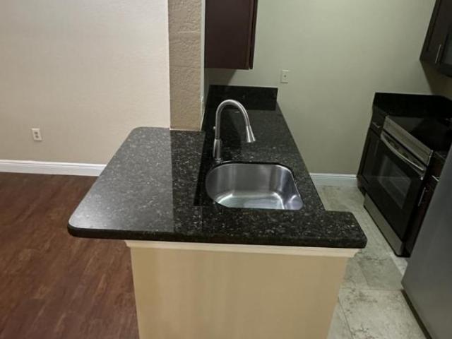 1 Br, 1 bath, Single Family 2850 N Oakland Forest Dr