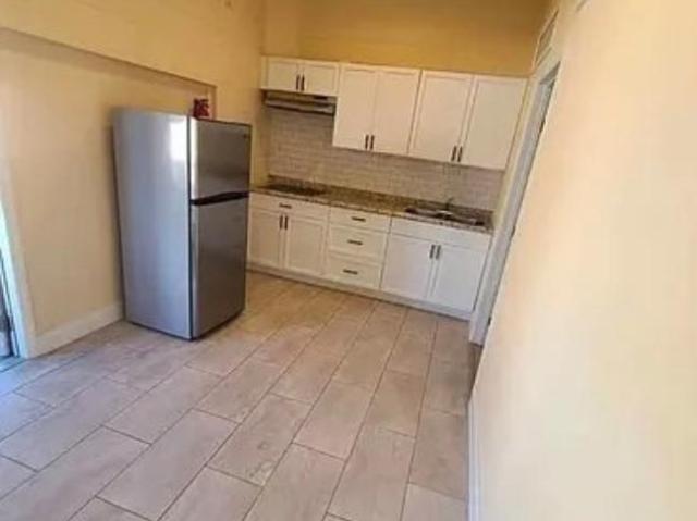 1 Br, 1 bath, Single Family 2860 Granada Blvd
