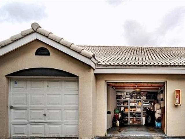 1 Br, 1 bath, Single Family 2880 N Oakland Forest Dr