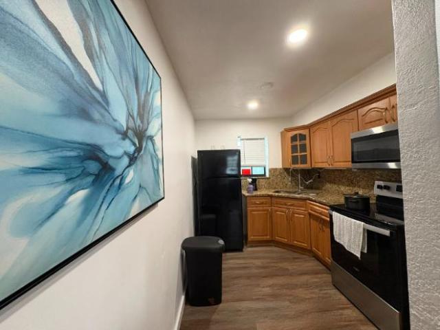 1 Br, 1 bath, Single Family 2911 Nw 11th St