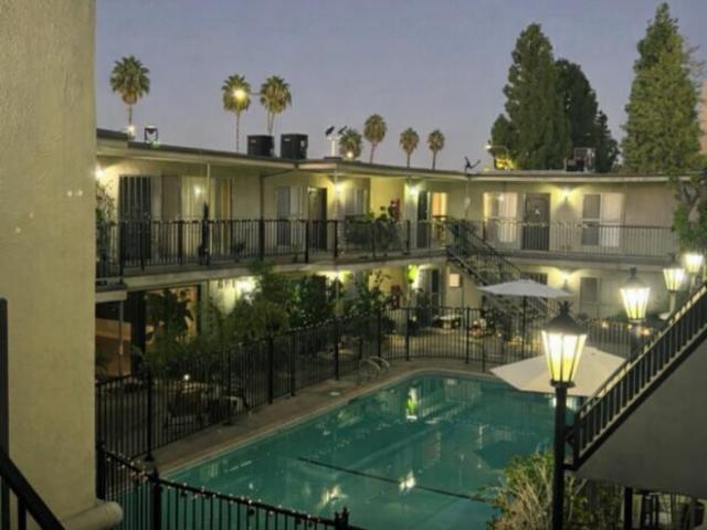 1 Br, 1 bath, Single Family 20880 Ventura Blvd