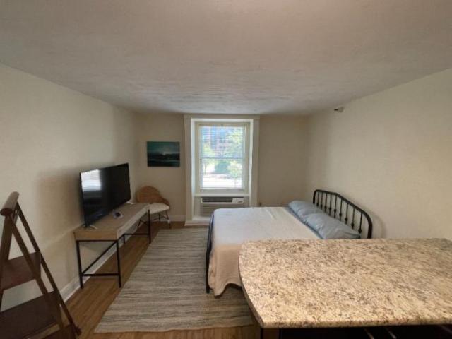 1 Br, 1 bath, Single Family 224 E Garden St