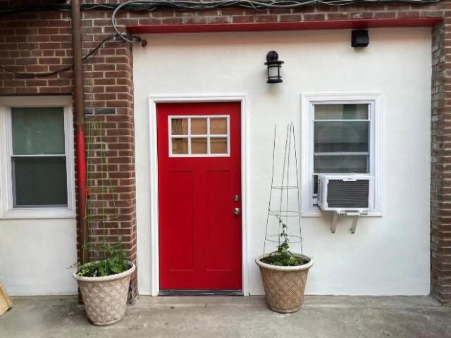 1 Br, 1 bath, Single Family 2313 Wisconsin Ave NW